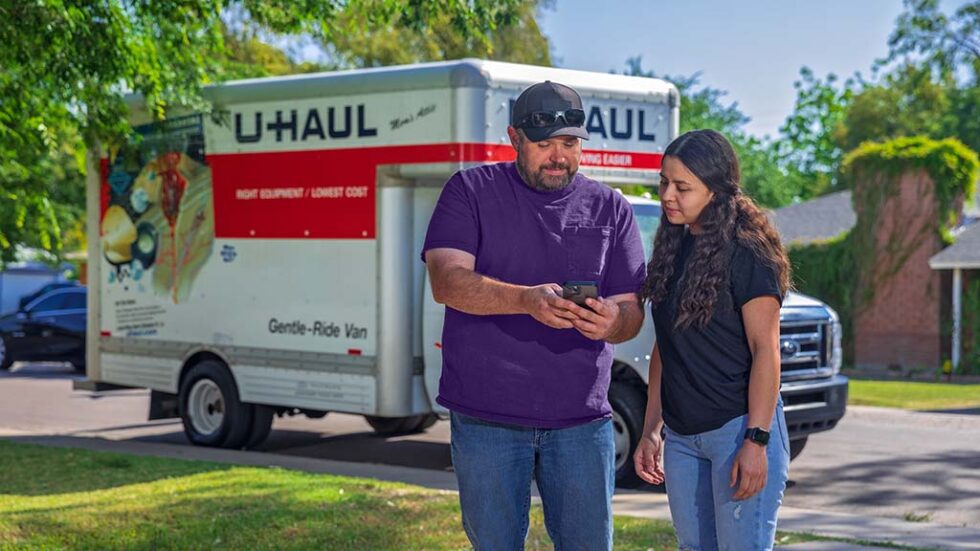 Meeting New Neighbors: 10 Dos and Don’ts - Moving Help®